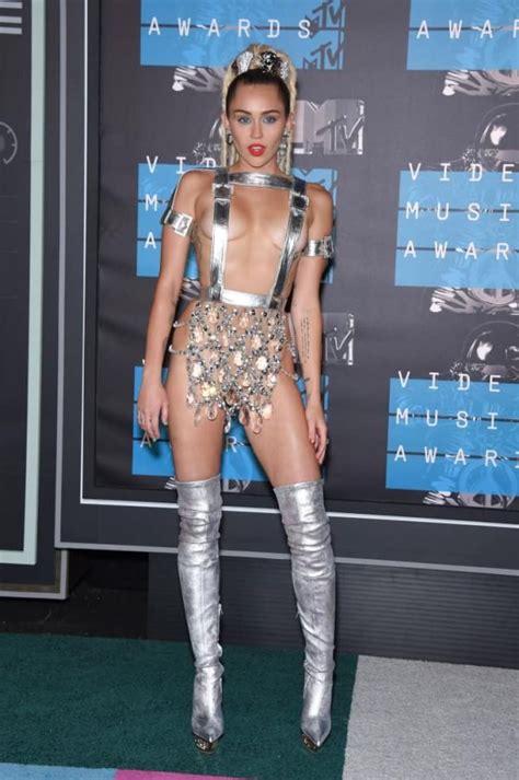 Miley Cyrus Measurements Height Weight Bra Breast Size And More