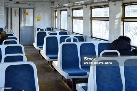 오래 된 모스크바 러시아에서 교외 기차에 플라스틱 시트 블루 객차에 대한 스톡 사진 및 기타 이미지 객차 교외 교통 수단 좌석 Istock