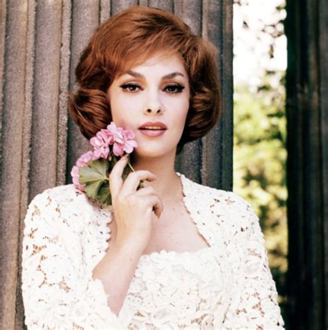 Красив като Бог Ето как изглежда внукът на покойната Джина Лолобриджида много прилича на нея