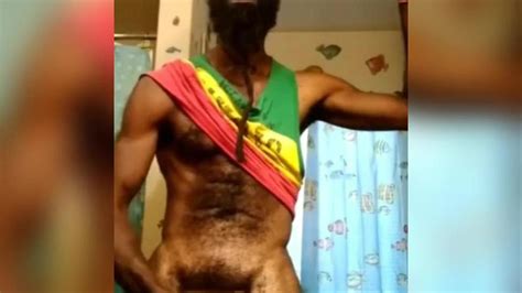 Jamician Daddy Bust His Nuts