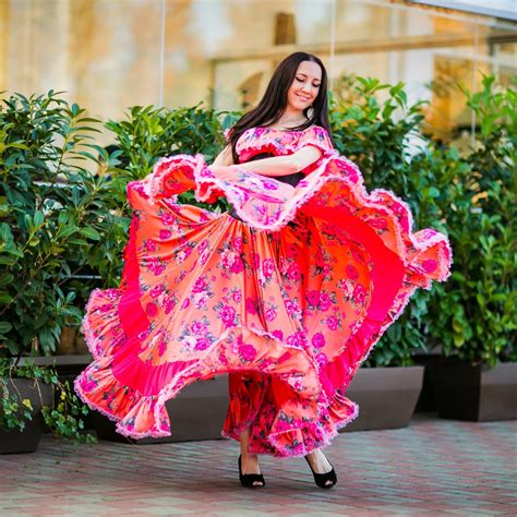 Девушки в цыганских костюмах 73 фото