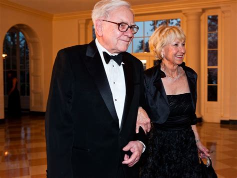 Warren Buffetts Marriage To Susan Buffett Is Unconventional Business