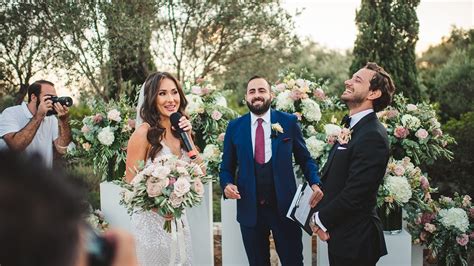 Wedding Mishap Bride Stops Entire Ceremony When She Forgets Part Of