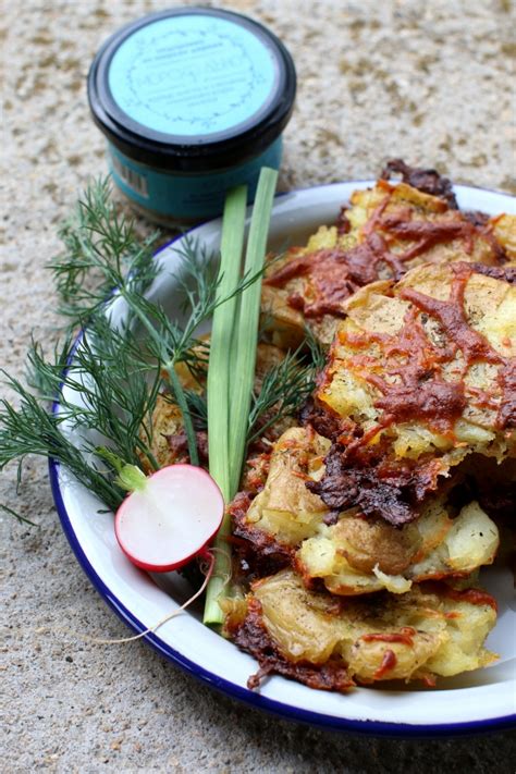 Хрупкави пресни картофи на фурна