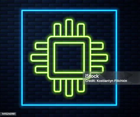 벽돌 벽 배경에 격리 된 마이크로 회로 Cpu 아이콘빛나는 네온 라인 컴퓨터 프로세서 회로 기판칩 또는 Cpu 마이크로 프로세서