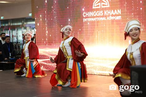 “Чингис Хаан” нисэх буудлын хамт олон 2 САЯ ДАХЬ ЗОРЧИГЧОО хүлээн авлаа