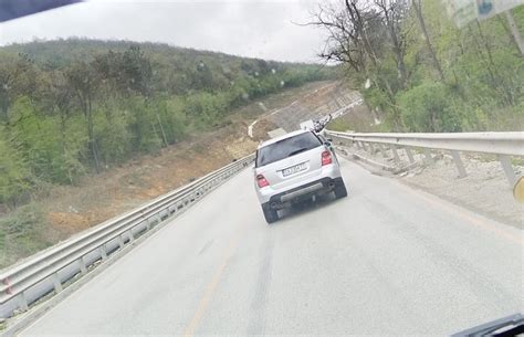 Почна се Огромна тапа на Е 79 между Мездра и Ботевград шофьорите да се въоръжат с търпение