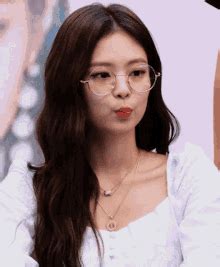 Kim Jennie Cute Gif Kim Jennie Cute Discover Share Gifs