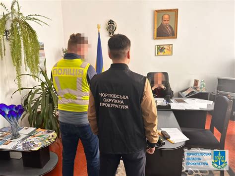 Спіймали на хабарі керівника навчального закладу на Тернопільщині Новини Тернополя Tv 4