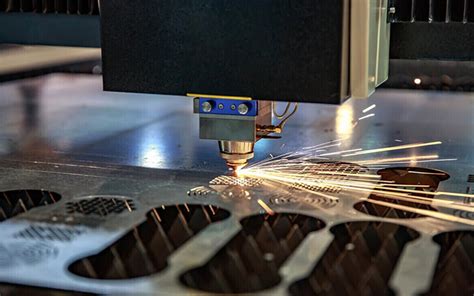 What Is The Difference Between A CNC Lathe And A CNC Milling Machine