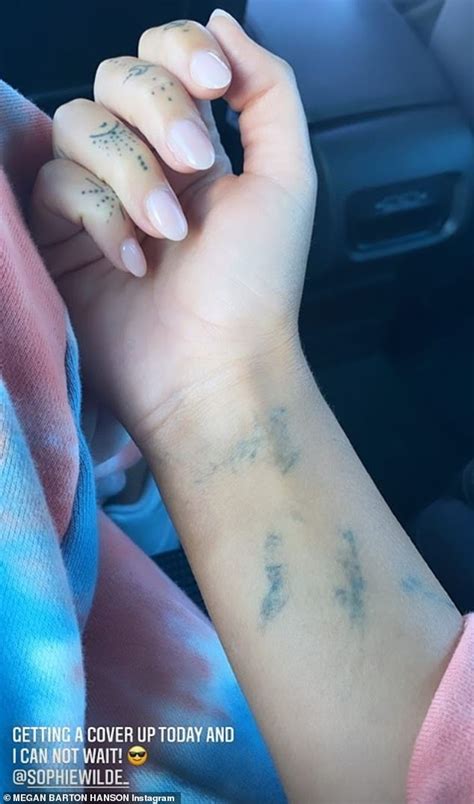 Megan Barton Hanson Shows Off Her New Pisces Tattoo Daily Mail Online