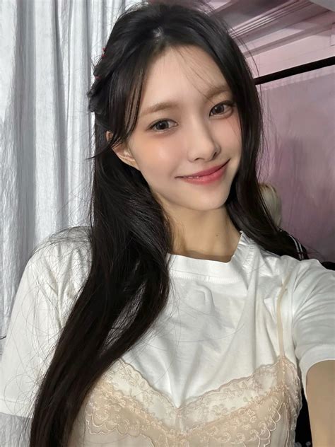 Biodata Profil Dan Fakta Yunah Illit Topikindo