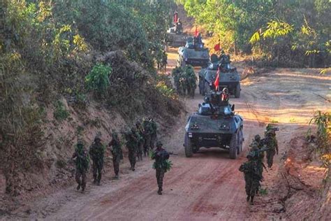 ဖမ်းဆီးအရေးယူထားသည့် တင့်ကားတပ်ရင်းမှူးနှင့် အရာရှိအချို့ကို စစ်ကောင်စီက ကချင်ဘက်ပို့
