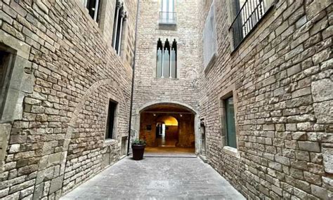 موزه پیکاسو بارسلونا تاریخچه و آثار عکس گردشی تاپ