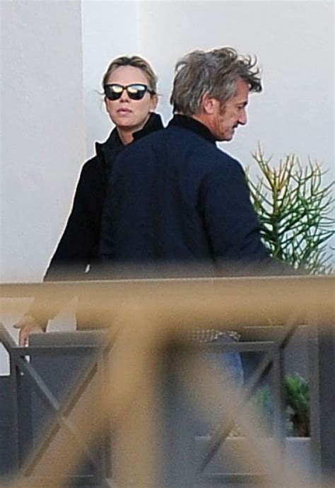Charlize Theron And Sean Penn At A Cigarette Break Hawtcelebs