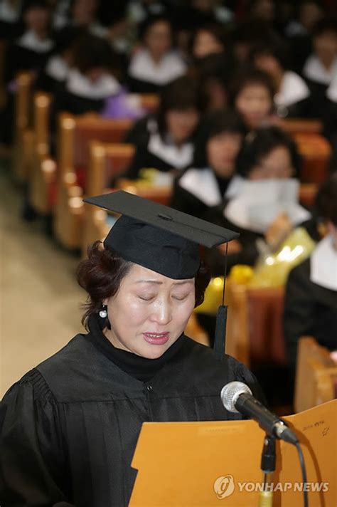 부경보건고 만학도 감격의 눈물