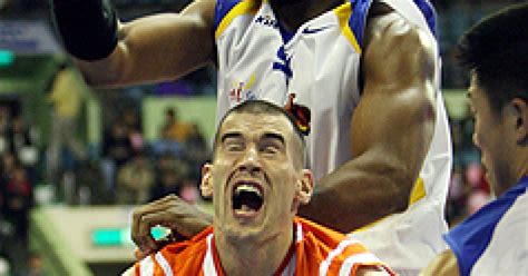 팀 성적 부진은 용병 탓