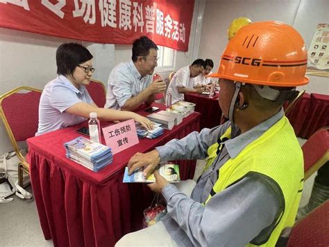 “健康直通车”开进未来浦西第一高楼91街坊工地现场 外滩街道 服务 建设者