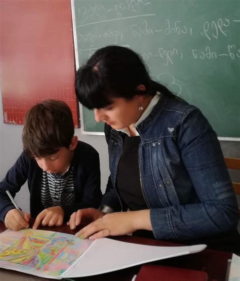 ხელოვნების კლუბი პალიტრა გამოფენა ფერთა სამყარო