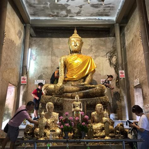 ป๊อป เสกดวง “หลวงพ่อพุทธนิลมณี” แห่ง วัดบางกุ้ง