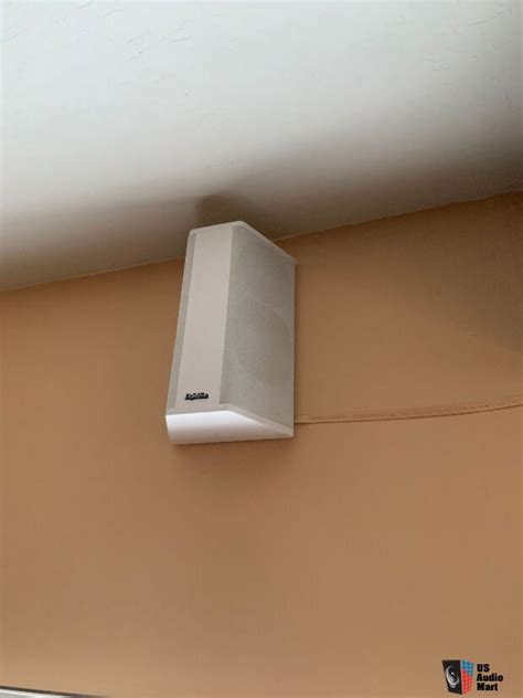Definitive Technology Bpx2 Bipolar Surround Speakers Pair Photo