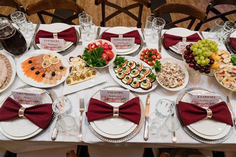 Как красиво украсить стол на день рождения в домашних условиях для гостей 80 фото