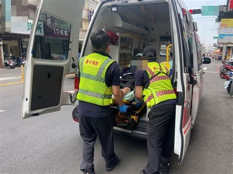驚險瞬間！機車側柱釀危險 太平警急助老翁脫困 台灣華報