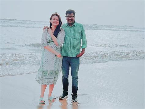 Tina Dabi And Pradeep Gawande Romantic Holiday In Goa On Beach See