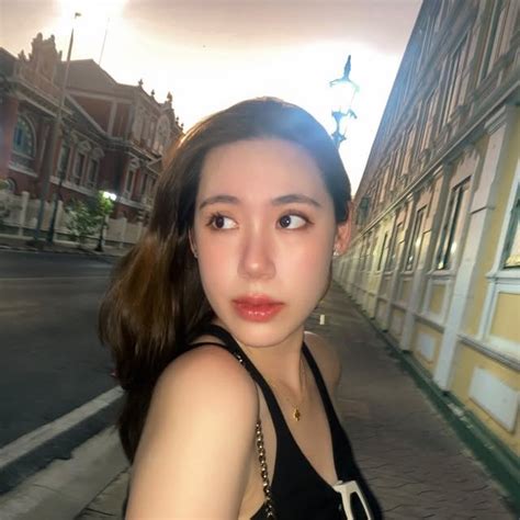 Chercher Ch • Threads Say More