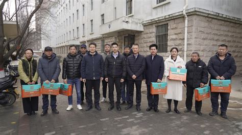 学校领导看望慰问春节期间坚守岗位的一线干部职工 西安外事学院校友总会