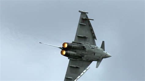 Пристигнаха шестте испански самолета които ще се включат в охраната на въздушното ни