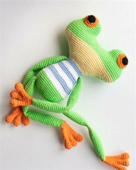 Лягушка в тельняшке Игрушки Лягушка Вязать крючком