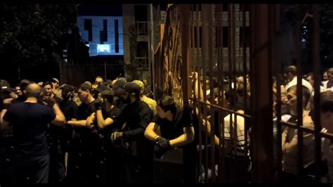 ოკუპირებულ აფხაზეთში პროტესტი არ წყდება რა საფრთხეს ხედავენ ადგილობრივები აპარტამენტების