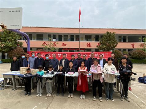 感受书画艺术魅力 翰墨飘香滋润童心 中华龙都网 周口报业传媒集团主办 河南省重点新闻网站
