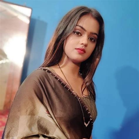 Bhojpuri Actress Mahima Singh Biography News Photos Videos Nettv4u