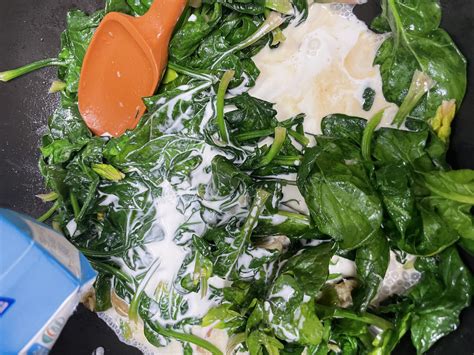 부드러운 크림에 담백한 연어 크림스피니치 만들기 레시피