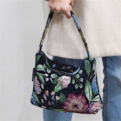 김꽃순 손가방 미니에코백 빈티지 가방 빈티지 손가방 플라워 가방 꽃무늬 가방 꽃패턴 가방 플라워패턴 가방 겨울손가방 할미룩 가방 모리룩 가방 모리걸