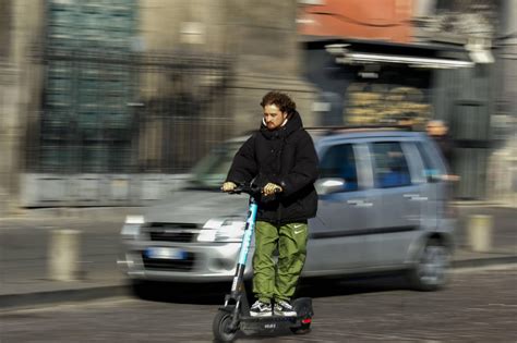 Электросамокат становится транспортным средством: правила, которые ...