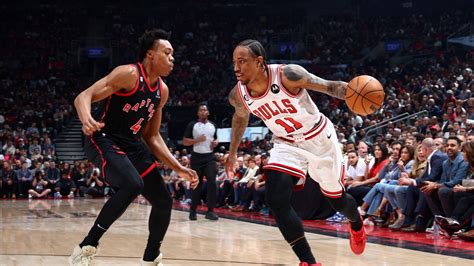 🏀拉文396 德罗赞237 西亚卡姆3296 公牛19分逆转淘汰猛龙 直播吧