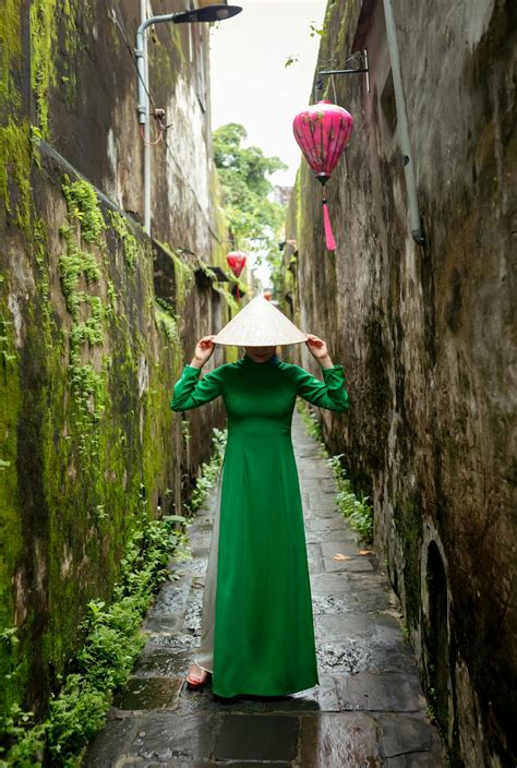 Hội An 거리 사진 건축의 경치가 좋은 고깔형 모자 골목 관광 녹색 드레스 녹지 도시 경관 독특한 아키텍처 돌의 길 동남아시아 랜턴 문화 문화
