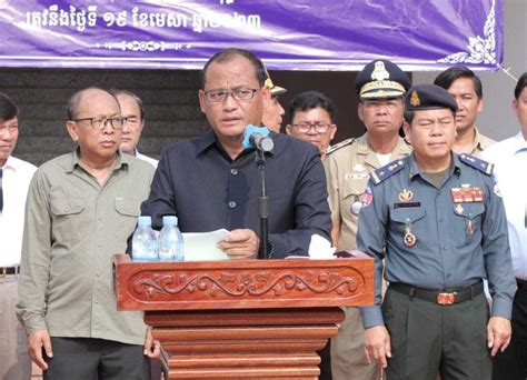 យោធិននៃកងរាជអាវុធហត្ថដែលទើបនឹងជ្រើសរើសថ្មីចំនួន៤២នាក់ ត្រូវបានបញ្ជូនទៅហ្វឹកហ្វឺន Cnc News