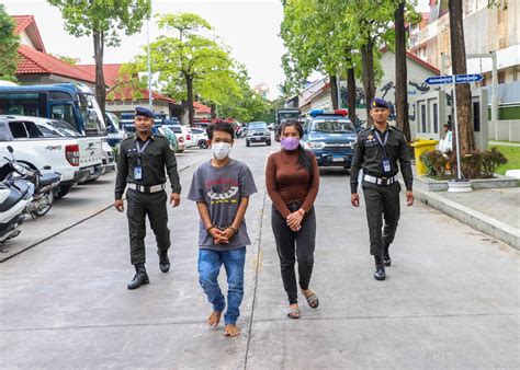 ចោរលួចម៉ូតូ០២នាក់ប្រុសស្រី ត្រូវបានអាវុធហត្ថរាជធានីភ្នំពេញ