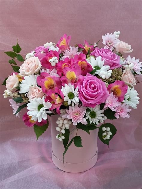 Цветочная композиция в шляпной коробке Цветочные композиции Композиция Коробка