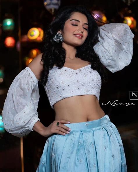 Priyanka Jain Spicy Navel And Thighs Exposed In Lehanga