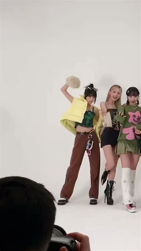 먕 On Twitter 혜미리예채파 포스터 촬영 현장 최예나 Cut