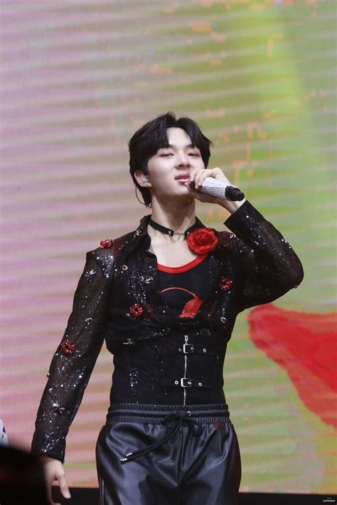 Hott Boy Tiny Waist Pie Singer Actors Couples Twins Quick Beauty