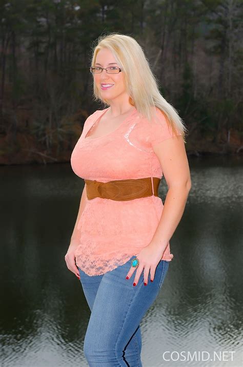 Raquel Stoops Smiles And Strips At Lakeside Boobgoddess