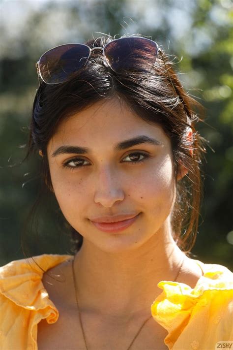 Reina Rae Ruhdwallpaper