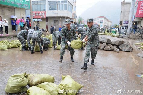 武山县多地发生洪涝灾害人民子弟兵闻令而动持续奋战抢险救灾一线 作揖