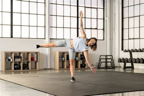 The Top Exercises And Stretches For Hip Mobility According To Physical Therapists Nike Com